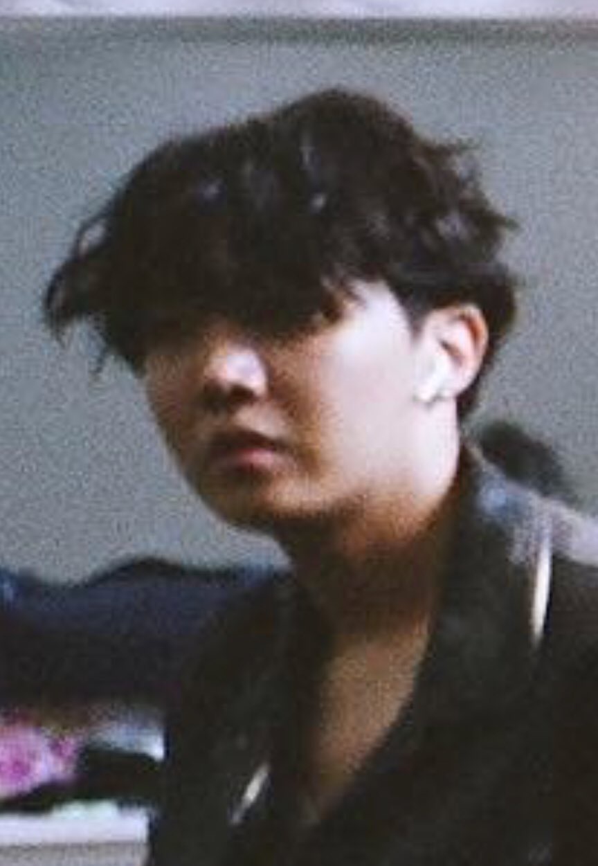 방탄멤버들 다 에어팟 쓸 때 끝까지 이어폰 쓰는 지민 - 인스티즈(instiz) 연예 카테고리