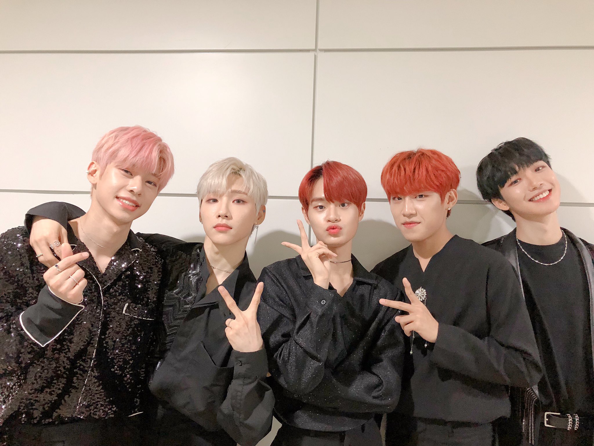 🆎️에이비식스 B:COMPLETE 활동 의상 모음6⃣ - 인스티즈(instiz) 카테고리