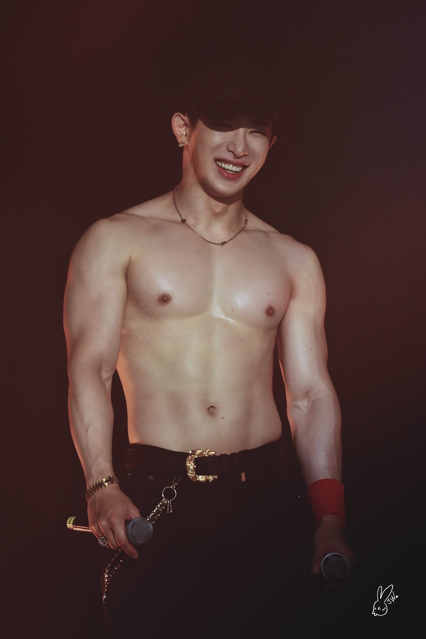 웃느라 배에 힘줘서 복근 빡 들어가는거봐ㅋㅋㅋㅋㄱ - 인스티즈(instiz) 연예 카테고리