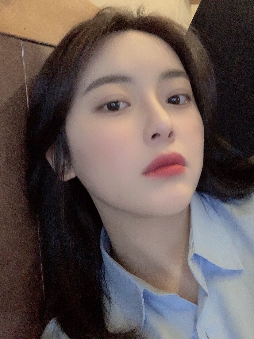 우리애는 왜 셀카를 밑에서 찍는걸까 - 인스티즈(instiz) 연예 카테고리