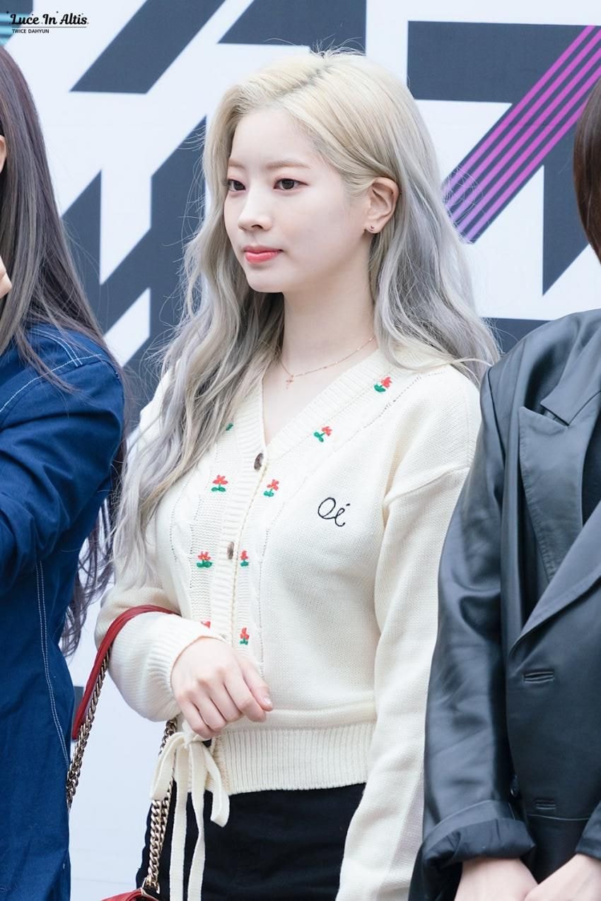 다현 피부가 개사기인 이유.jpeg 너무 뽀얘서 현실감 없다는 소리까지 들음ㅋㅋㅋㅋㅋㅋ - 인스티즈(instiz) 연예 카테고리