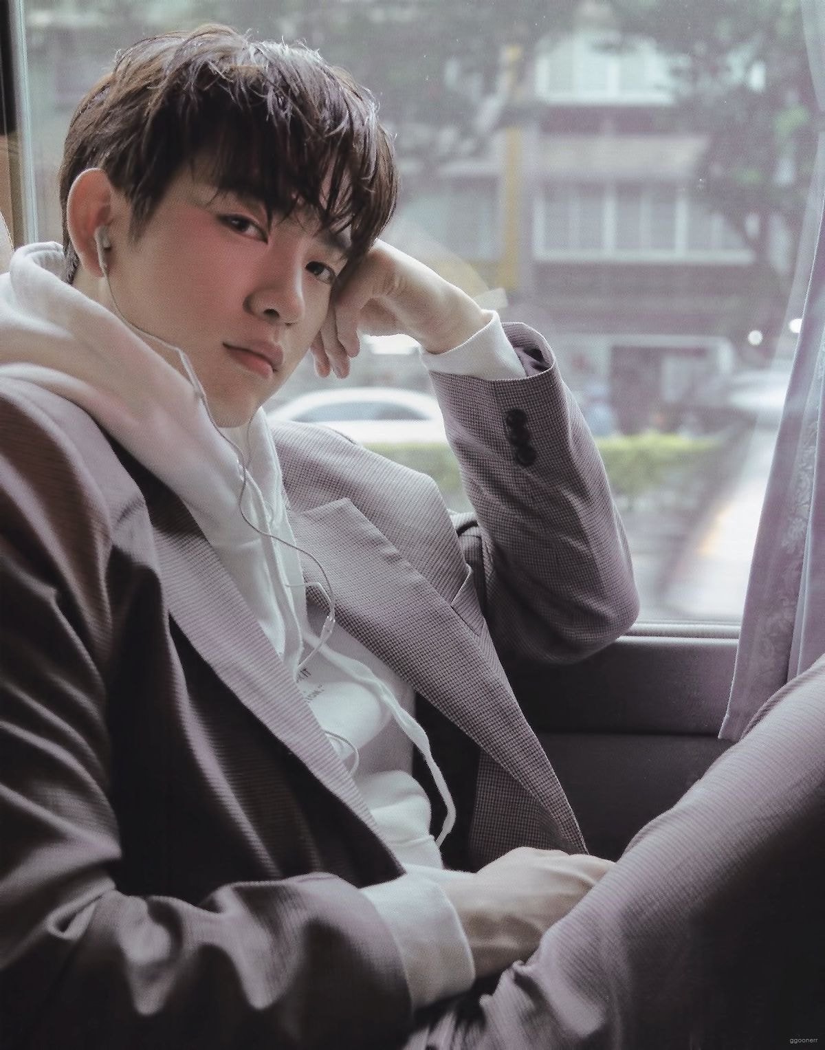 [잡담] 나 줄이어폰 쓰는 남자 사랑하네.. - 인스티즈(instiz) 연예 카테고리