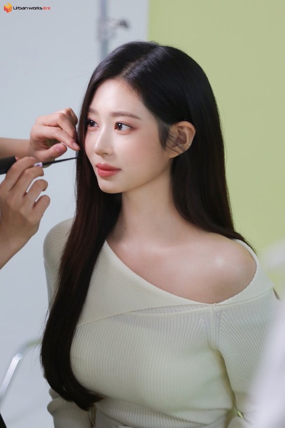 [잡담] 김민주 얼굴 무슨 일이야........뭐야 진짜... - 인스티즈(instiz) 연예 카테고리