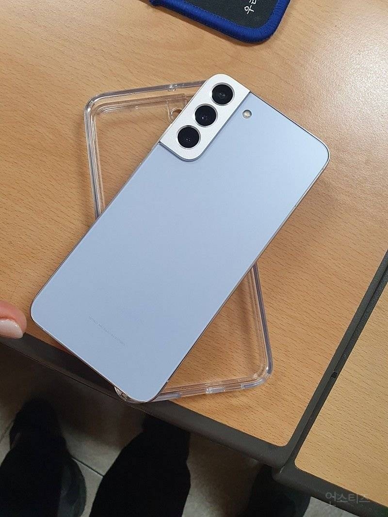 드디어 실물짤 뜬 갤럭시 S22+ 스카이블루 - 인스티즈(instiz) 인티포털