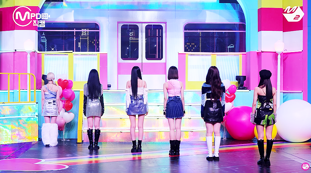 스테이씨 RUN2U 엠카 첫방 무대 세트장 - 인스티즈(instiz) 이슈 카테고리