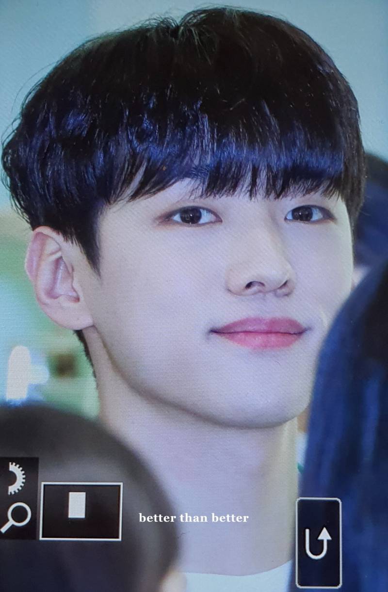 오늘자 더현대 프라다 팝업스토어에 등장한 DKZ 재찬 (약스압) - 인스티즈(instiz) 이슈 카테고리