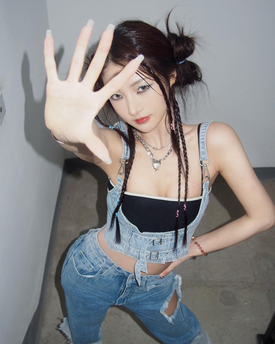 [잡담] 한국아이돌 중에 약간 이렇게 y2k스타일로 화보찍은 돌 있을까... - 인스티즈(instiz) (K)POP/예능 카테고리