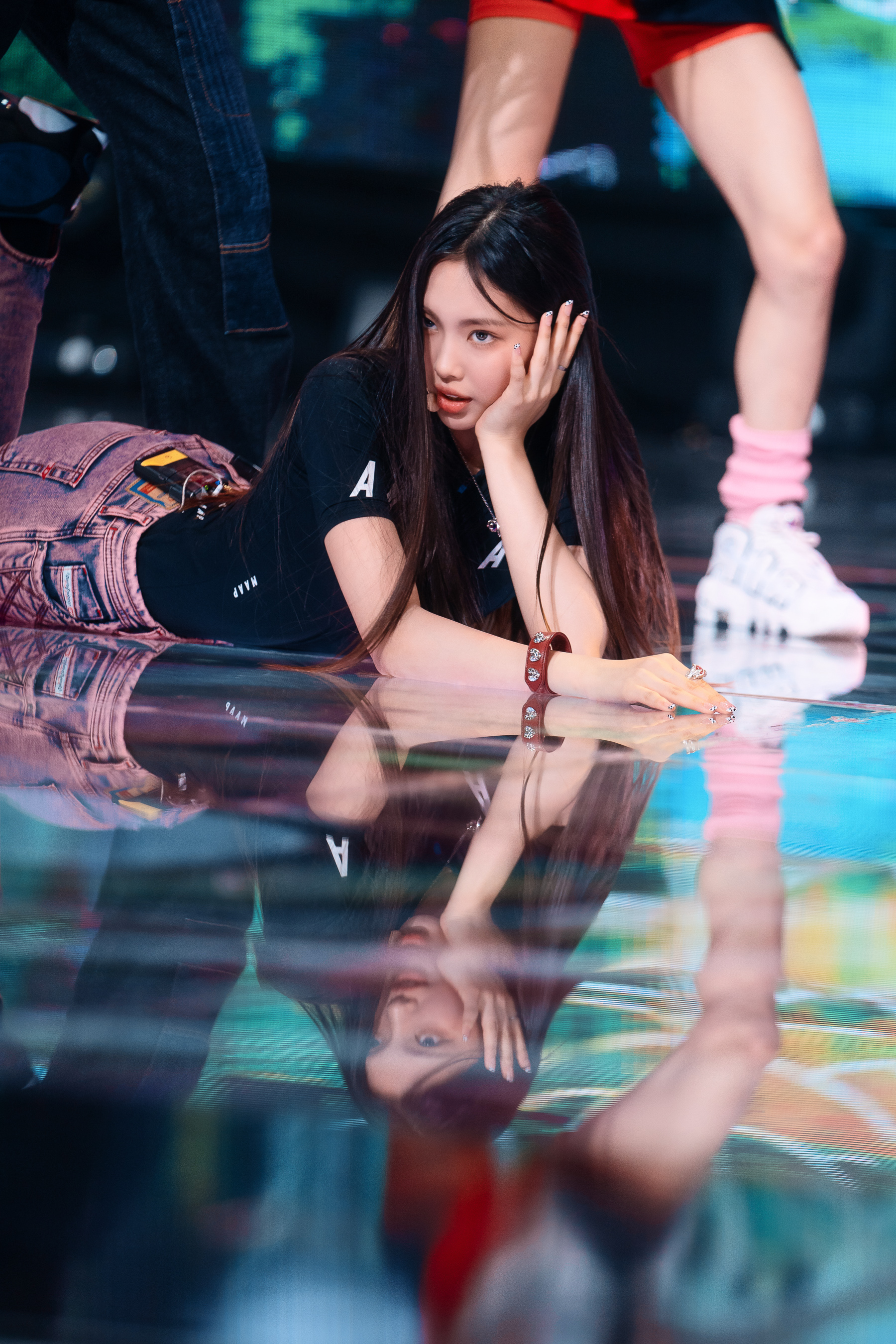 Y2K 컨셉 레전드로 씹어먹는 2008년생 아이돌 - 인스티즈(instiz) 인티포털 카테고리