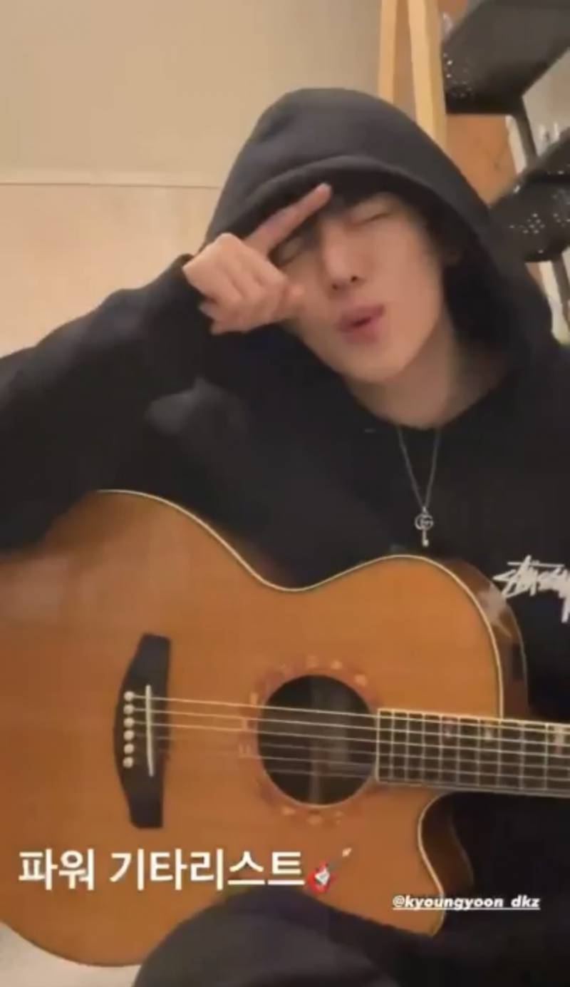 있어보이게 기타 치는 법을 배운 DKZ 재찬 - 인스티즈(instiz) 이슈 카테고리