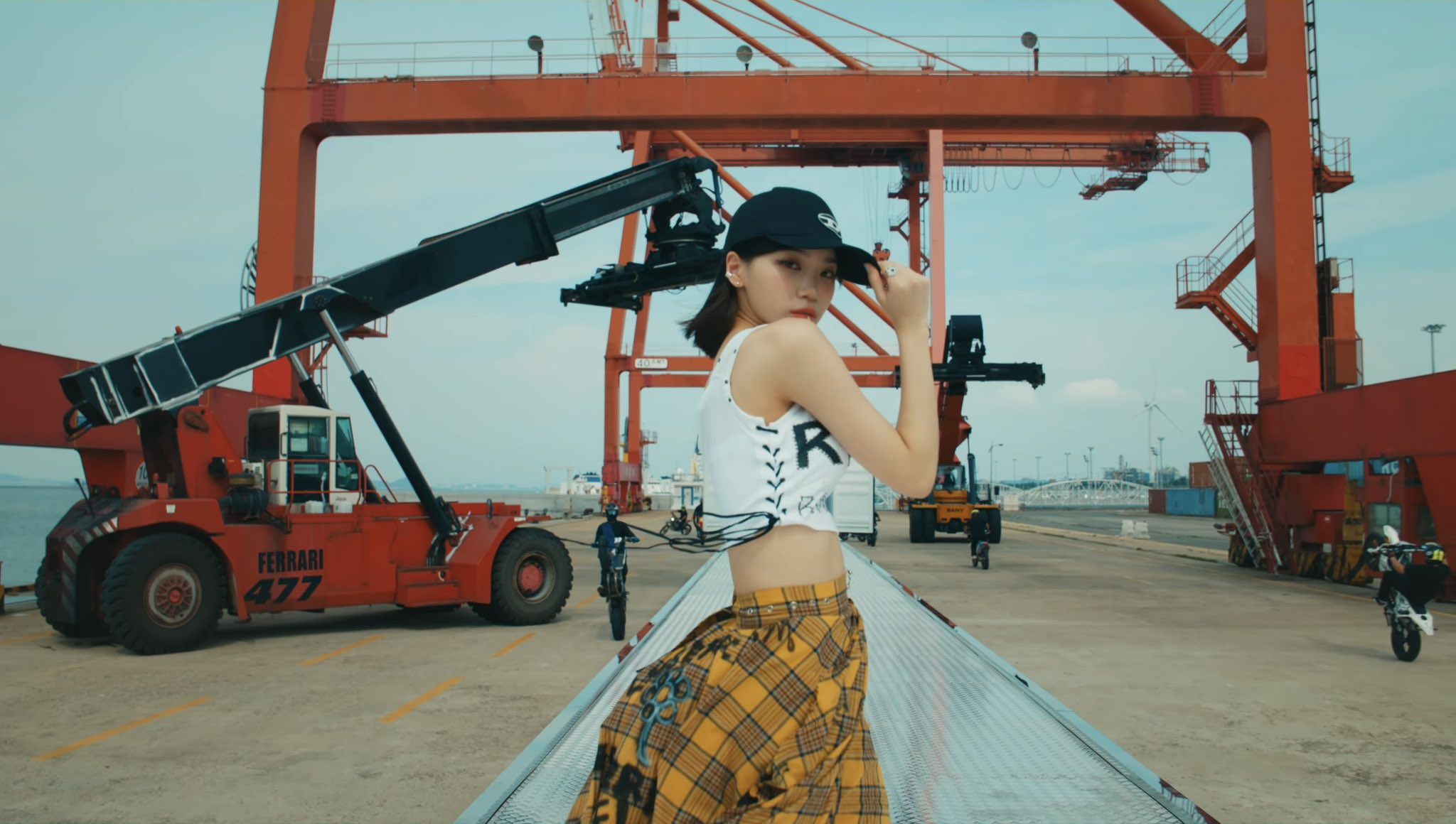 [잡담] 르세라핌 트레일러 착장 모음 - 인스티즈(instiz) (K)POP/예능 카테고리