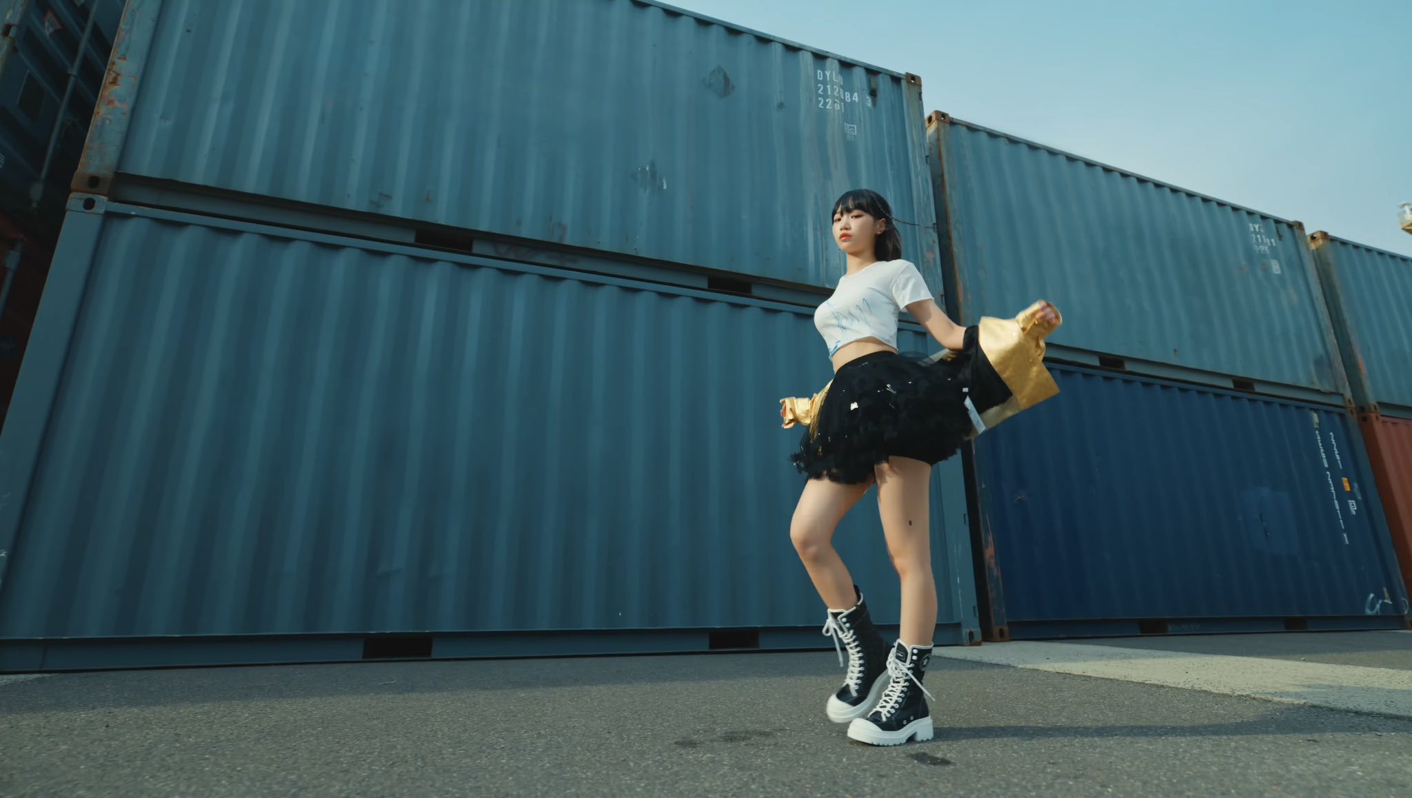 [잡담] 르세라핌 트레일러 착장 모음 - 인스티즈(instiz) (K)POP/예능 카테고리