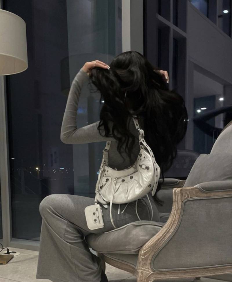 이 발렌시아가 가방 한철가방일까ㅜㅜㅜ 살말 정해주라 인스티즈 Instiz 익명잡담 카테고리