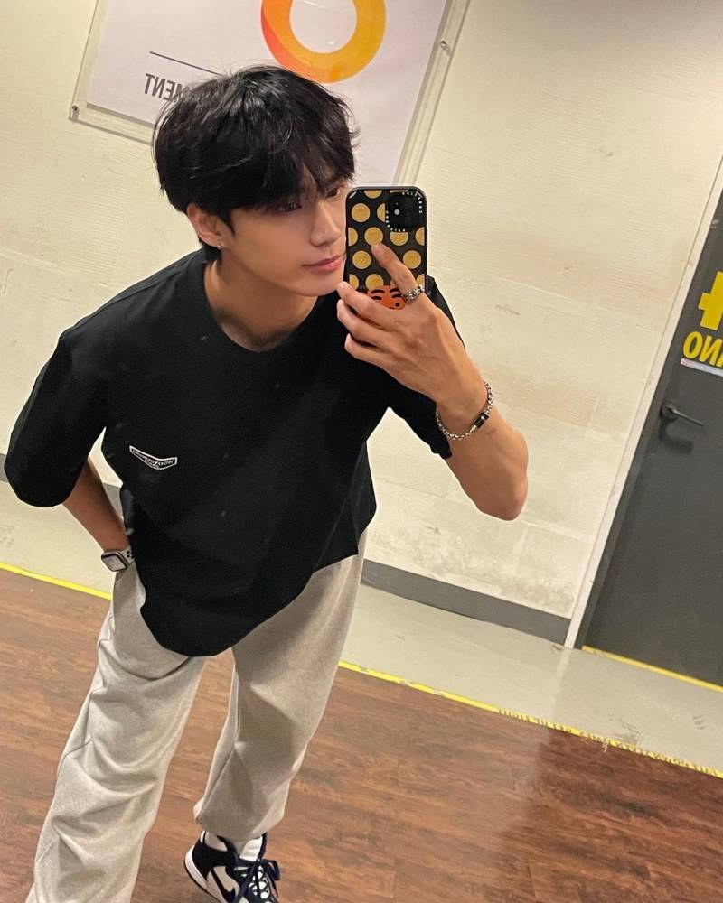 당장 선배라고 부르고 싶어지는 dkz 경윤 사복 모음 - 인스티즈(instiz) 이슈 카테고리