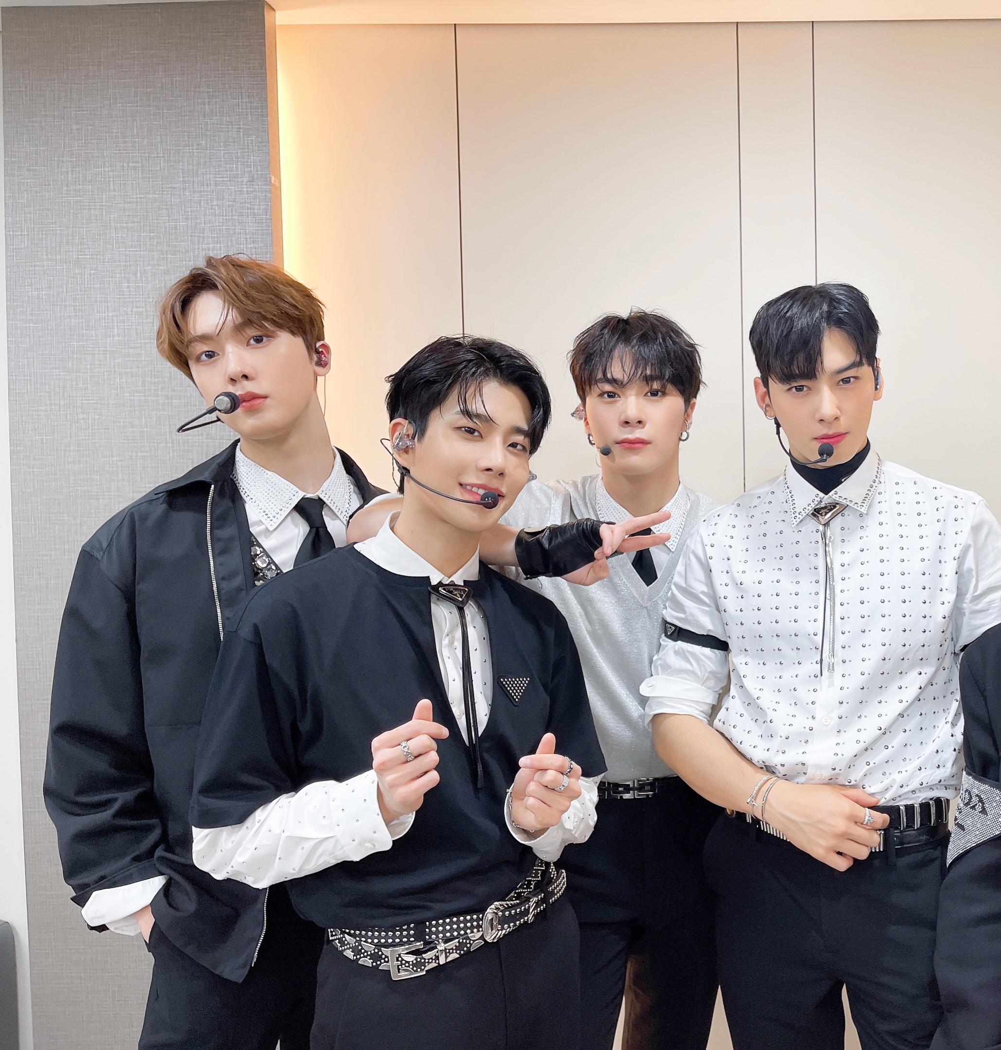 [잡담] 아스트로 4명 보고싶어 사랑한다 얘들아 - 인스티즈(instiz) 연예 카테고리