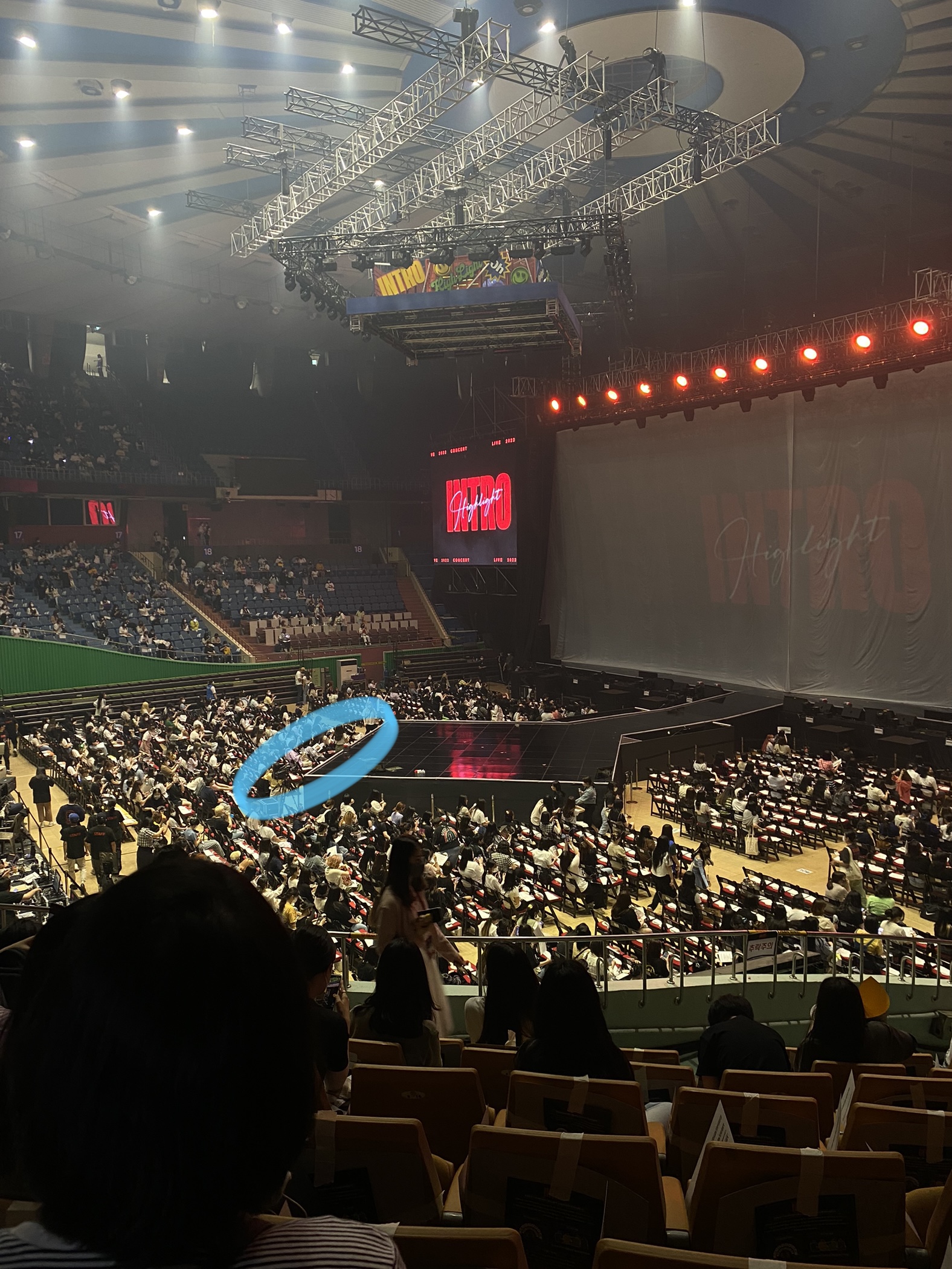 [잡담] 실체 2층 11구역 13열 시야 사진! 플로어 돌출도 있음 - 인스티즈(instiz) (K)POP/예능 카테고리