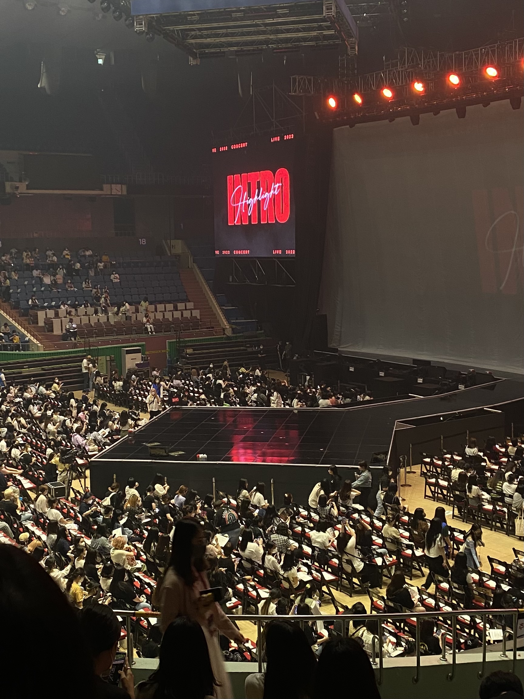 [잡담] 실체 2층 11구역 13열 시야 사진! 플로어 돌출도 있음 - 인스티즈(instiz) (K)POP/예능 카테고리