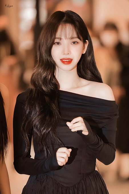 [잡담] 카리나 목 진짜 긴듯.. - 인스티즈(instiz) (K)POP/예능 카테고리