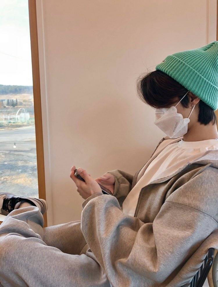 꾸안꾸로 잘 입는 것 같은 DKZ 경윤 사복 패션 - 인스티즈(instiz) 이슈 카테고리