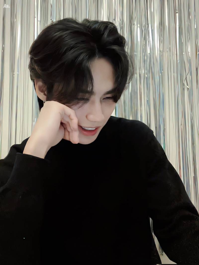 쓰니가 락발라드 앨범 소취 중인 DKZ 경윤 - 인스티즈(instiz) 인티포털 카테고리