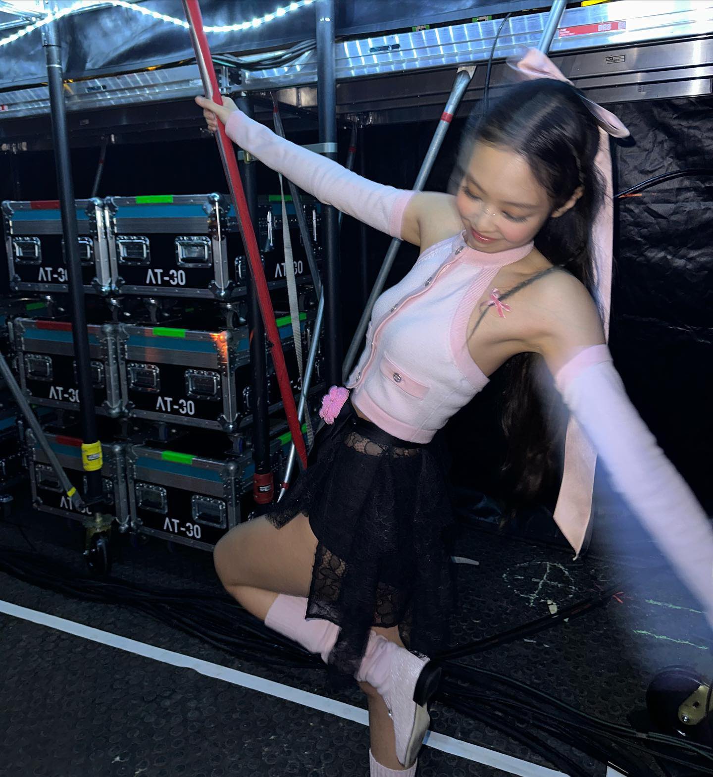 [잡담] 제니 파리콘서트 둘째날 착장 인스타 올려줬당🎀 - 인스티즈(instiz) (K)POP/예능 카테고리