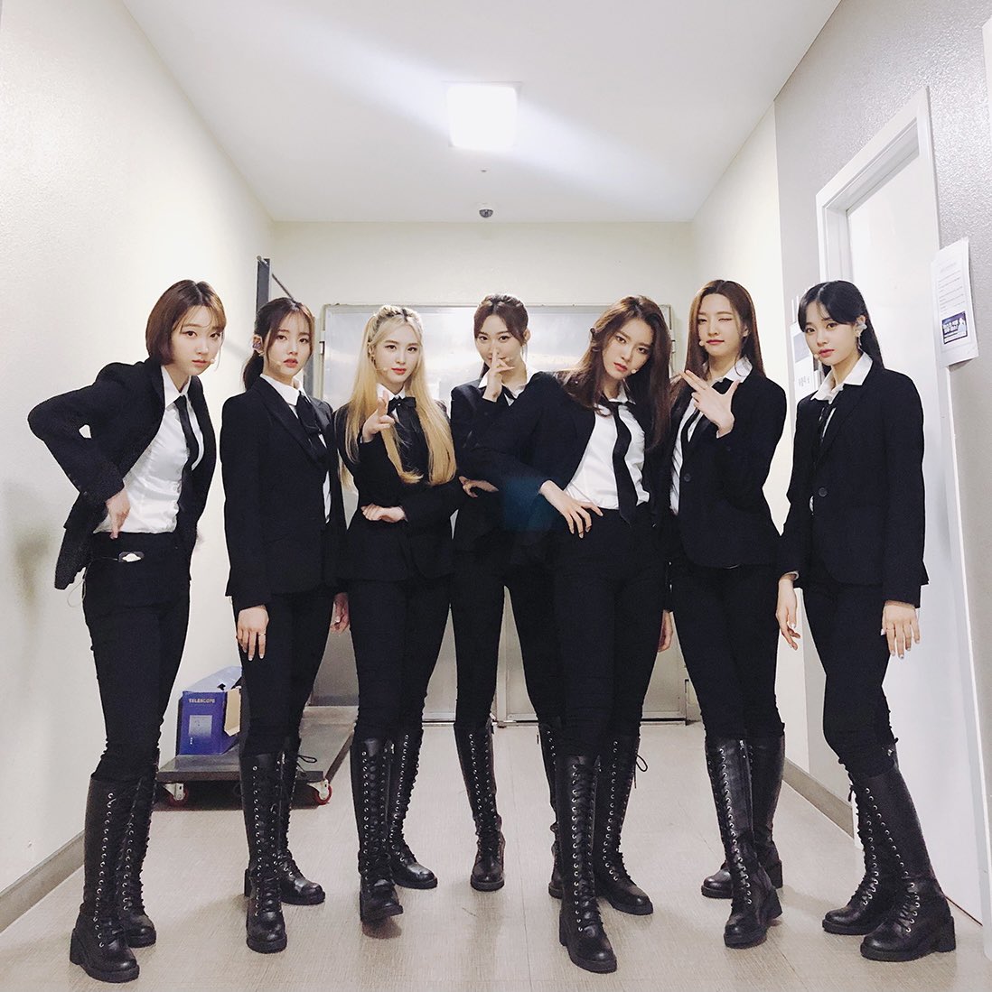 [잡담] 얼마전에 위클리 데뷔 900일이었다는데 - 인스티즈(instiz) (K)POP/예능 카테고리