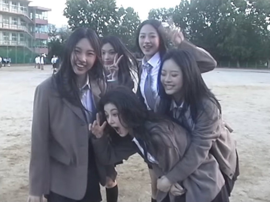 [잡담] 뉴진스 디토 뮤비 이전에 비슷한거 본적있다 생각했는데 소름... - 인스티즈(instiz) (K)POP/예능 카테고리