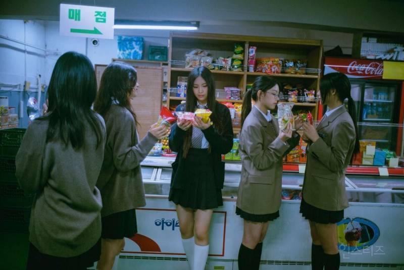 뉴진스 디토 Mv 속 교복으로 본 한국 And 미국유럽 교복 스압 인스티즈 Instiz 인티포털 카테고리