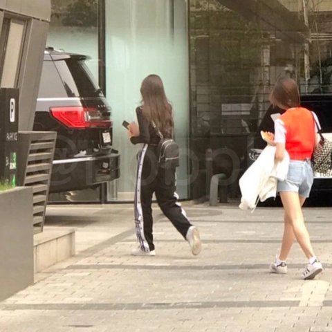 [잡담] YG 신인 걸그룹 뒷모습 사진 다른 거 두개 - 인스티즈(instiz) (K)POP/예능 카테고리