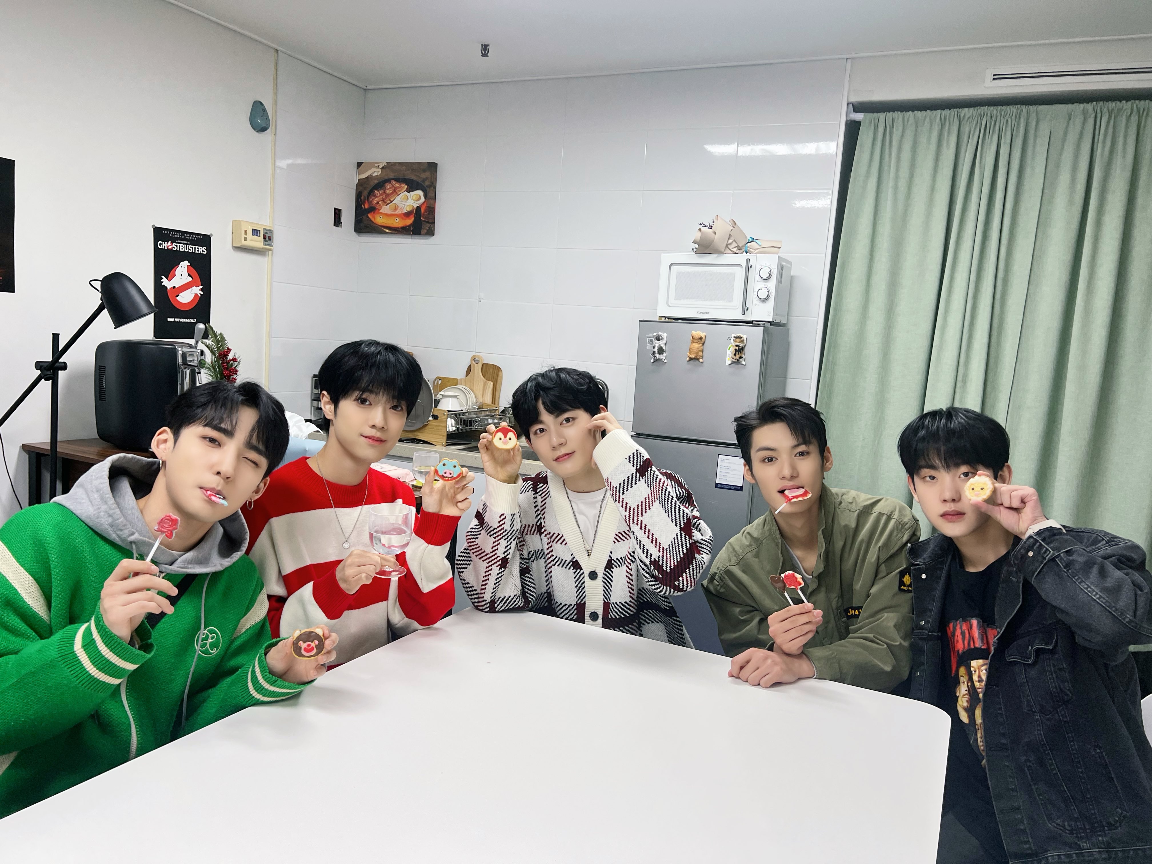 [잡담] 개인적으로 팬심인데 BXB (4시) 얘들 다음 경연곡은 쎈 거면 좋겠어 - 인스티즈(instiz) (K)POP/예능 카테고리