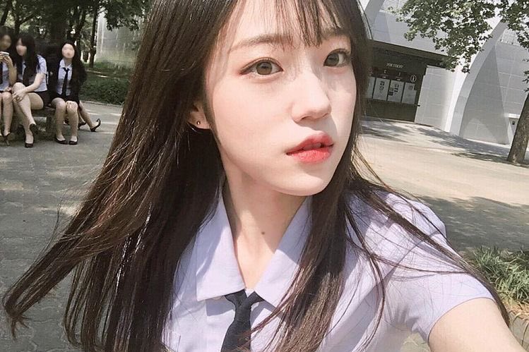 [잡담] 배우 노윤서 선화예고 얼짱이라 불리던 고딩 시절.jpg - 인스티즈(instiz) 드영배 카테고리