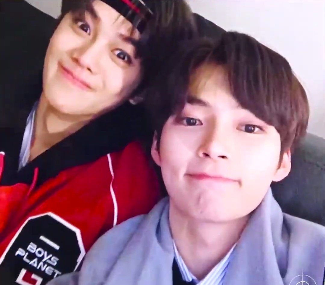 [잡담] 진짜 이렇게 데뷔하면 비주얼 환상적이긴하겠다 - 인스티즈(instiz) (K)POP/예능 카테고리