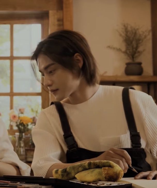 [잡담] 김지웅 장발시절 습관 남아있는거 귀엽다 - 인스티즈(instiz) (K)POP/예능 카테고리