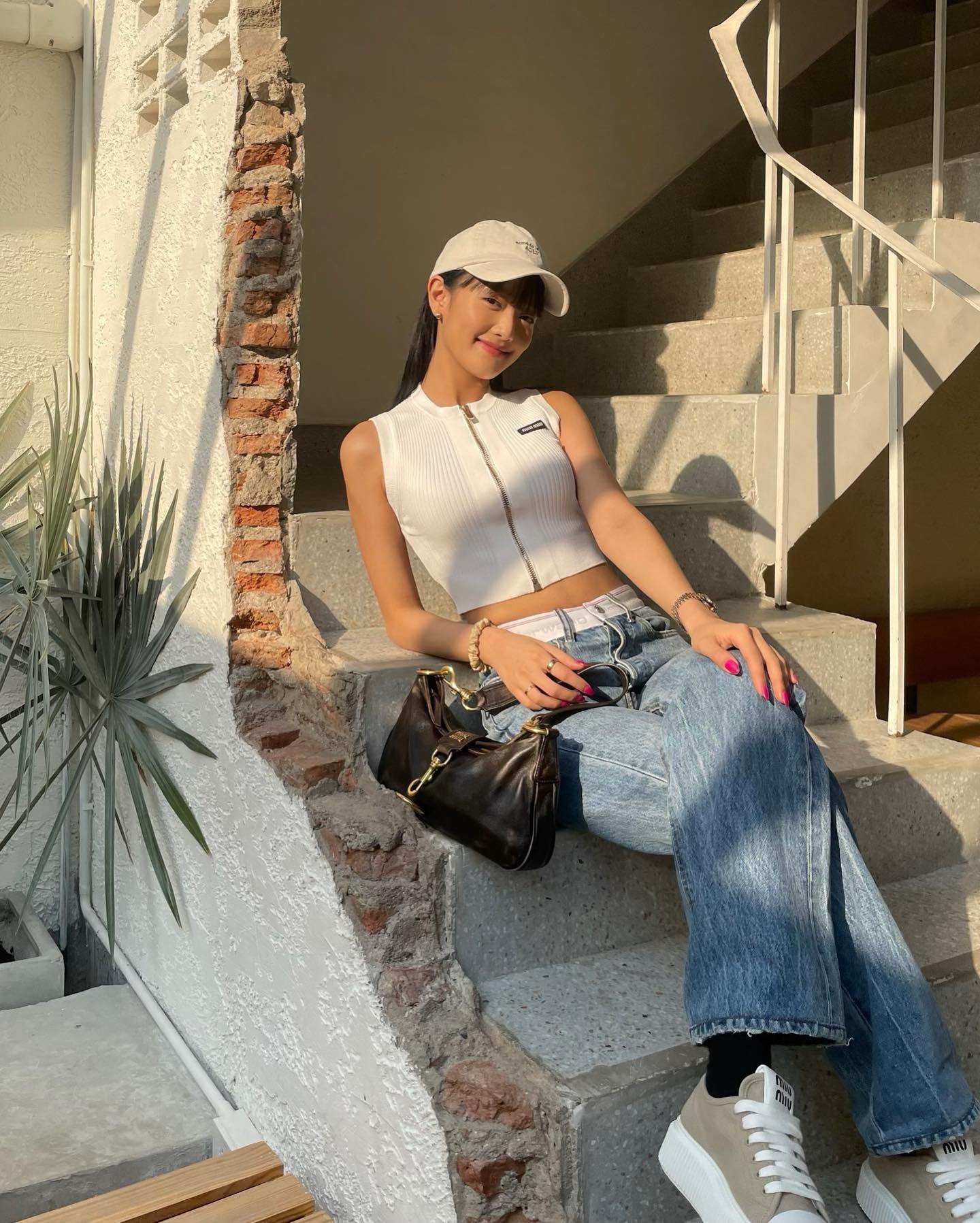 브랜드 미우미우 진심으로 좋아하는 듯한 여돌 - 인스티즈(instiz) 인티포털 카테고리