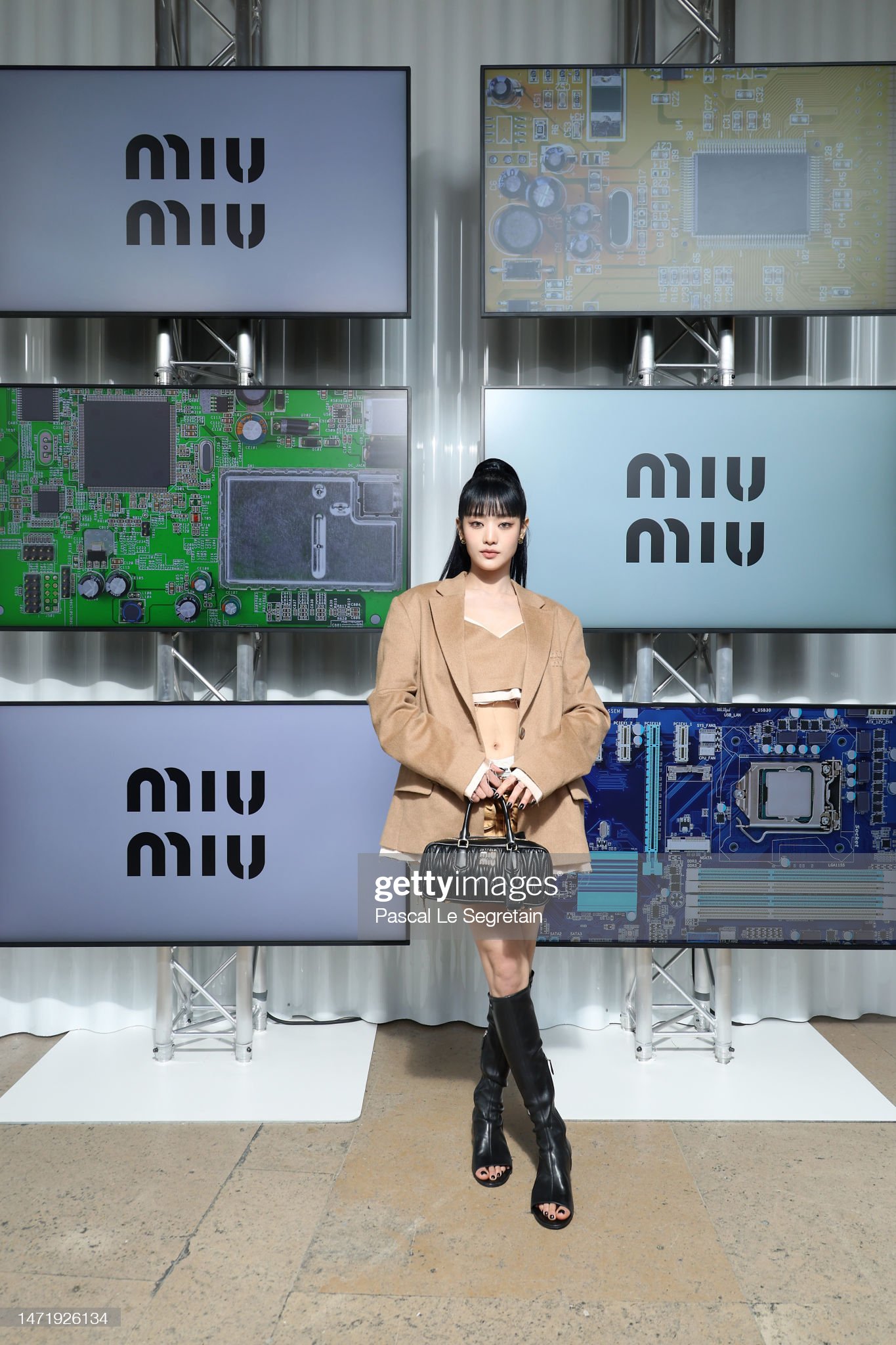 미우미우 23FW 파리 패션위크 참석한 여자아이돌.jpg - 인스티즈(instiz) 인티포털 카테고리