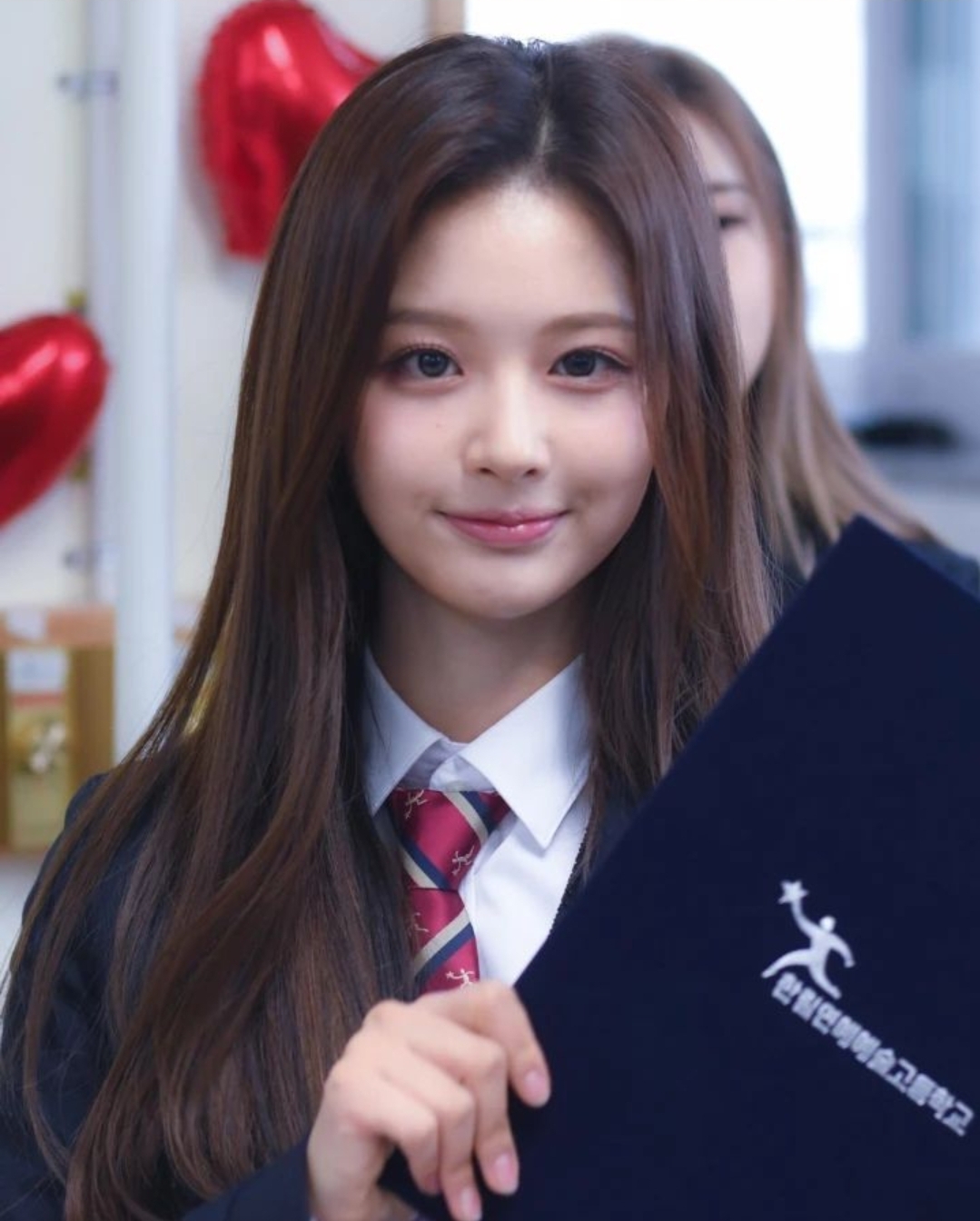 [잡담] 설윤 이짤ㄹㅇ 없던 첫사랑도 생길 것 같음 - 인스티즈(instiz) 연예 카테고리