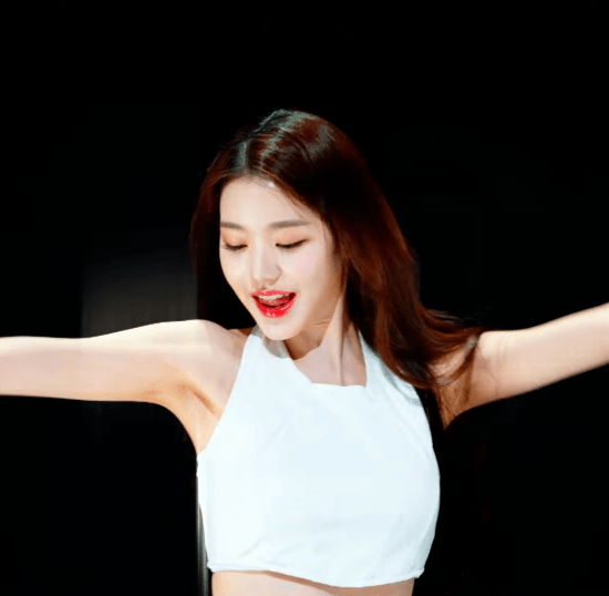 [잡담] 아이브 장원영이 22년만에 패러디한 배우 전지현의 레전드 CF.gif - 인스티즈(instiz) 연예 카테고리