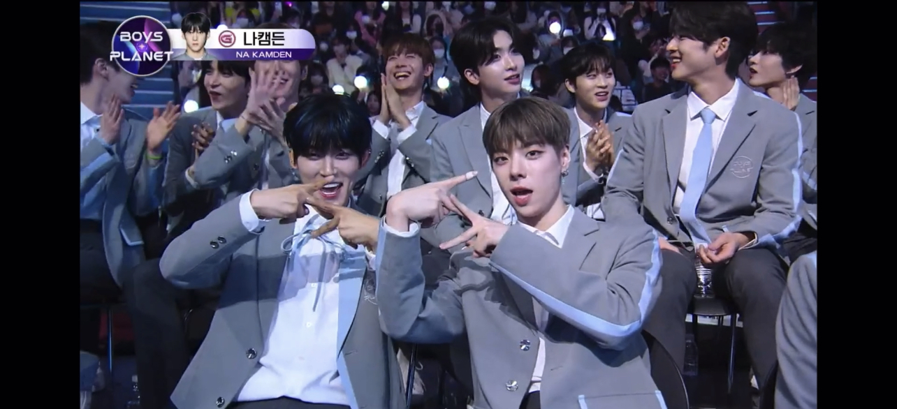 [잡담] 제베원 그룹명 공개 직후에 연생들이 zb1 손으로 만들어서 - 인스티즈(instiz) 연예 카테고리