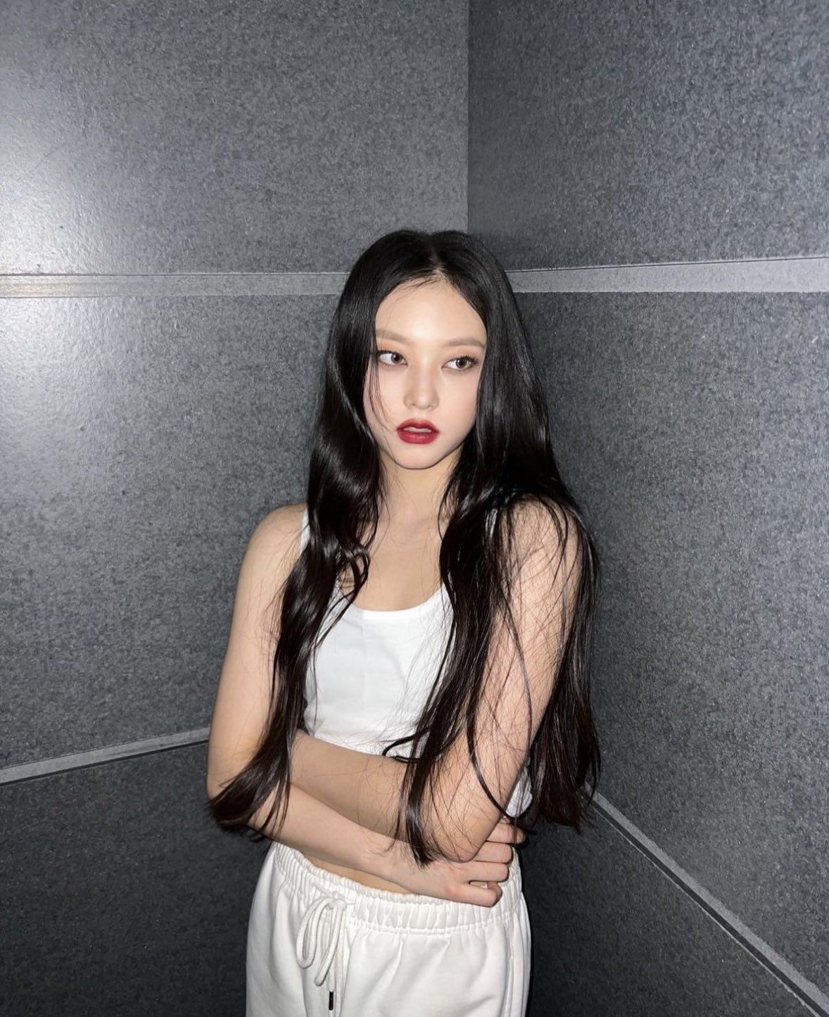 [잡담] 해린이 이 스타일링 처음 보는데 마음이 아프다 - 인스티즈(instiz) 연예 카테고리