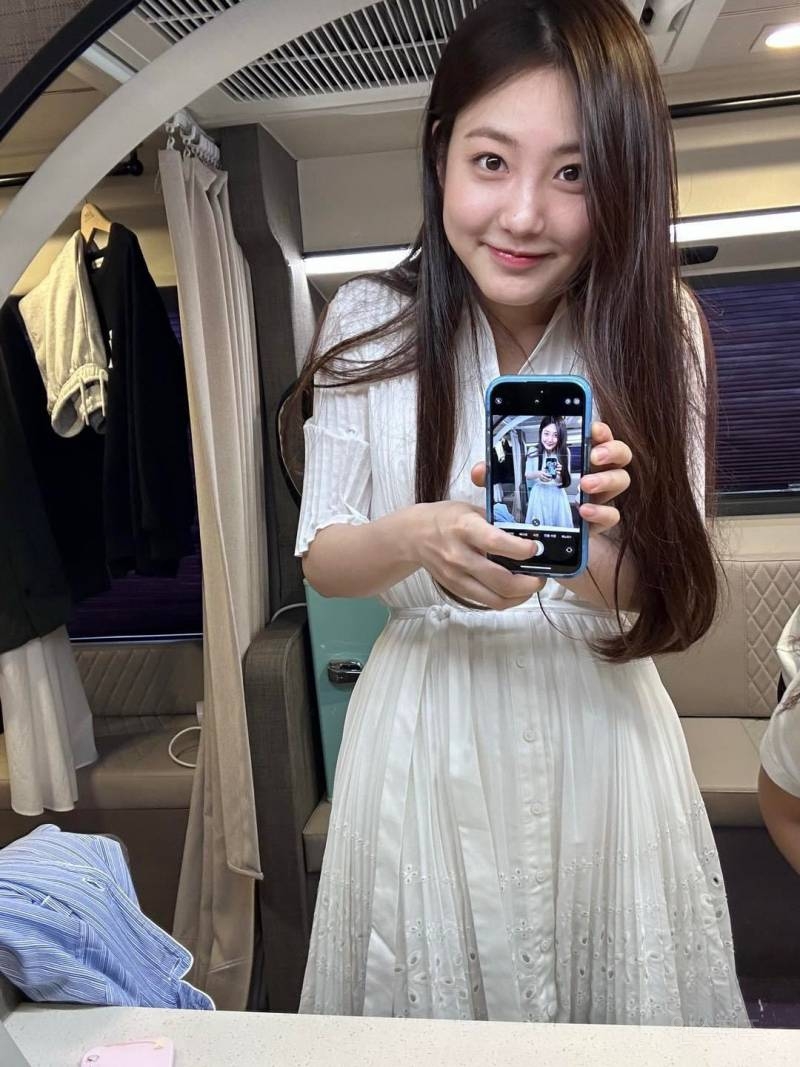 요즘 유행하는 mz셀카 찍은 신예은... - 인스티즈(instiz) 이슈 카테고리