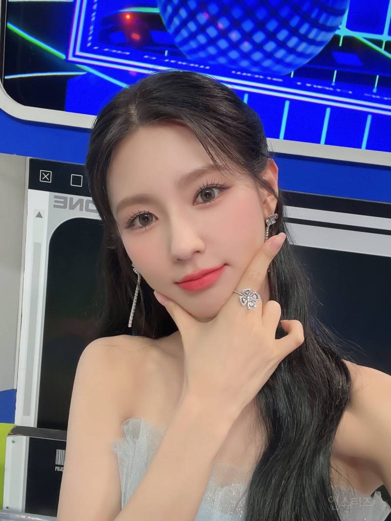 어제 자 폼 미쳤던 엠카운트 MC 스페셜 무대 - 인스티즈(instiz) 이슈 카테고리