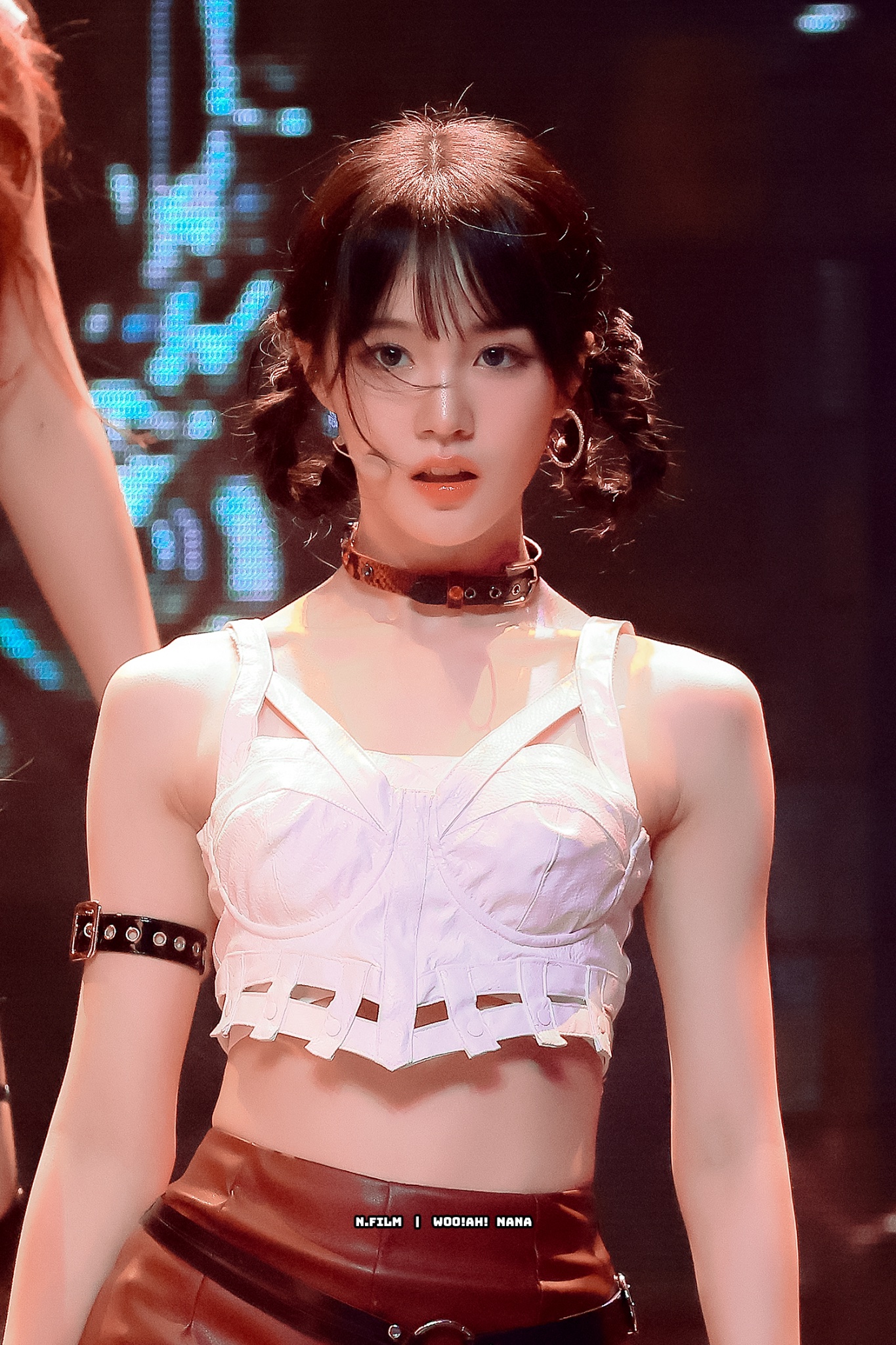 인형 퍼포먼스에서 진짜 인형같은 모습 보여준 멤버 (ft. 거울셀카) - 인스티즈(instiz) 이슈 카테고리