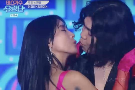 '40금 찐 부부' 이효리♥이상순's KISS 퍼포먼스까지..무대 찢었다! - 인스티즈(instiz) 이슈 카테고리