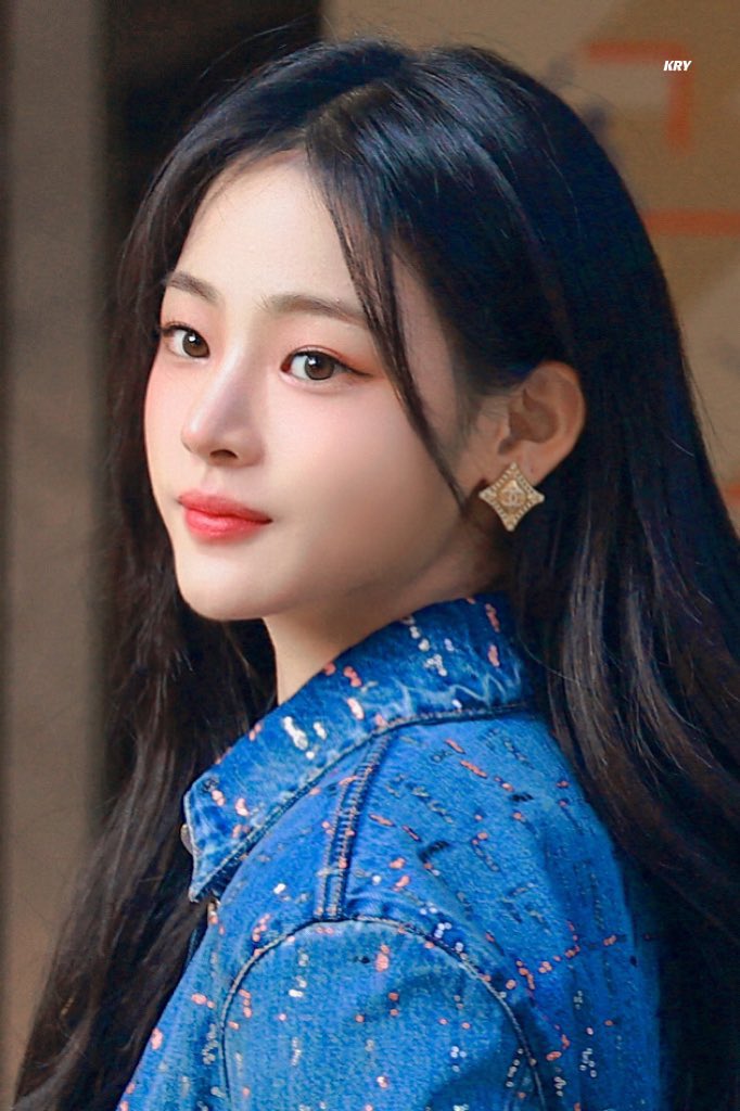 [잡담] 민지 파란색만 갖다대면 레전드 찍네 - 인스티즈(instiz) 연예 카테고리