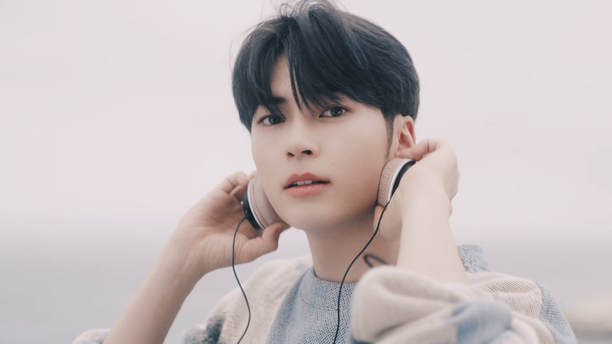 [잡담] 성한빈! 어? (유선 헤드셋을 내리며) - 인스티즈(instiz) 연예 카테고리