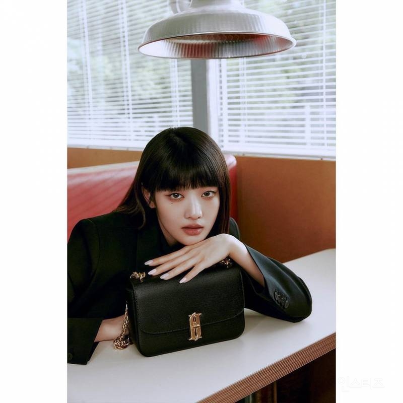 반응 좋은 아이들 미연 민니 제이에스티나 핸드백 23 FW 화보.jpg - 인스티즈(instiz) 이슈 카테고리