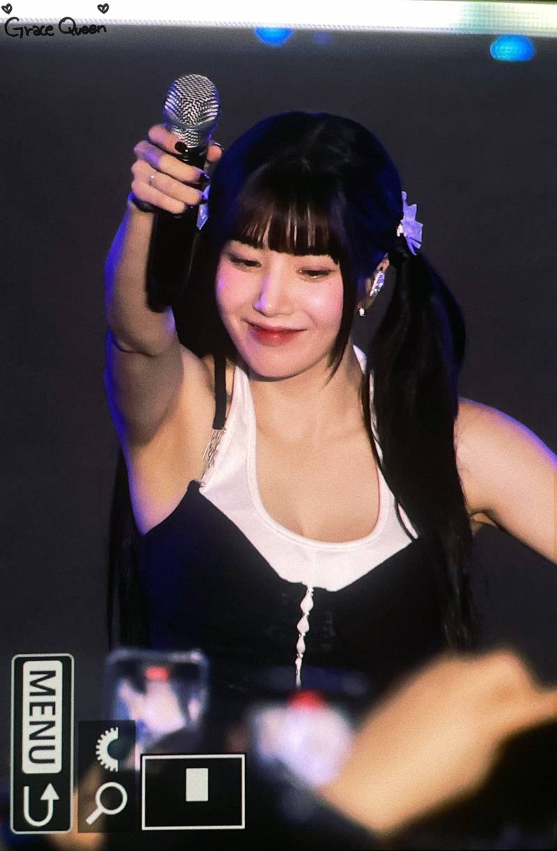 어제 동아대 축제 끝나고 차 기다리는 권은비.twt - 인스티즈(instiz) 이슈 카테고리