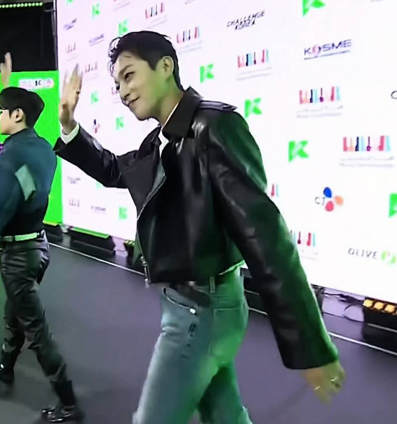 오늘자 사우디아라비아 케이콘 mc 윤두준 얼굴 - 인스티즈(instiz) 이슈 카테고리