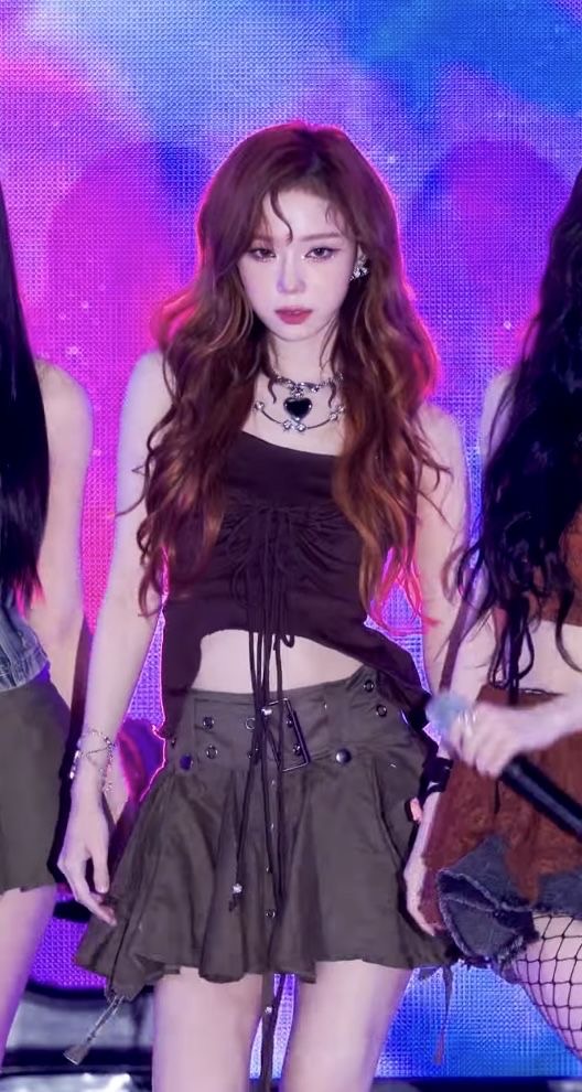 [잡담] 윈터 진짜 개말랐고 하얗고 예쁘다 - 인스티즈(instiz) 연예 카테고리