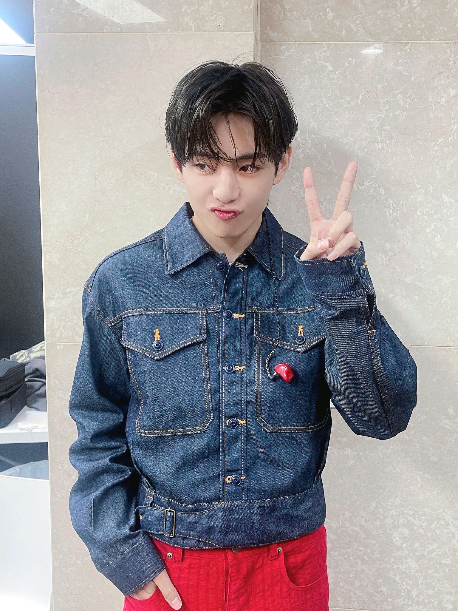 [잡담] 미친 뷔 머냐 - 인스티즈(instiz) 연예 카테고리