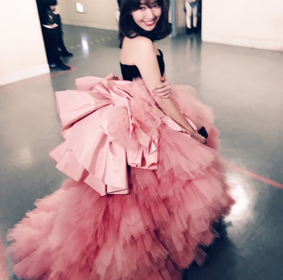[잡담] akb는 졸업드레스도 만들어 주는데 이것도 진짜 이뻐..... - 인스티즈(instiz) 연예 카테고리